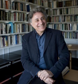 Professor James Piscatori teaching a full course on "Muslim World and ...